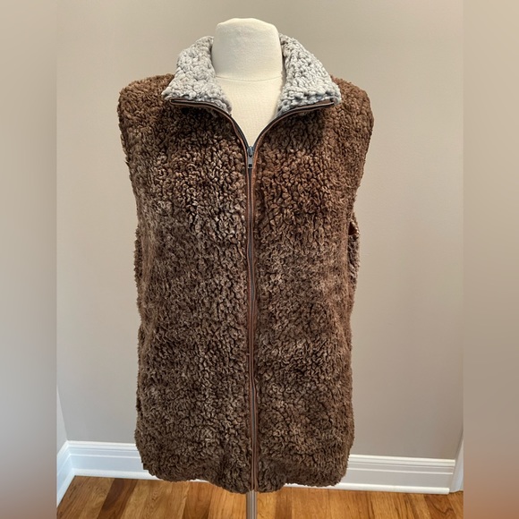 Katydid | Jackets & Coats | Katydid Faux Fur Sherpa Vest Size Xl | Poshmark